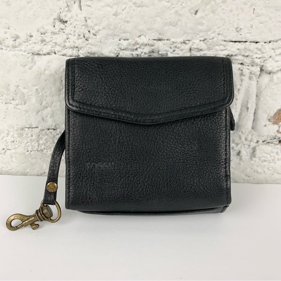 Fossil | Bags | Fossil Black Pebbled Leather Bifold Flap Keychain ...